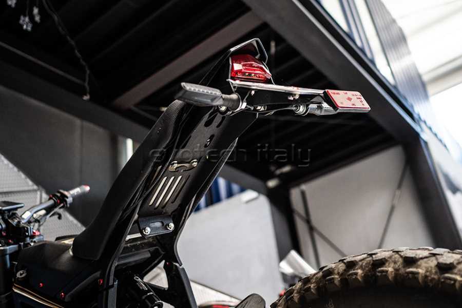 Tail tidy Portatarga regolabile Talaria Sting '23